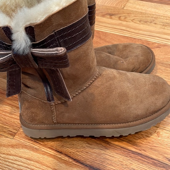 UGG | Shoes | Ugg With Brown Bow | Poshmark